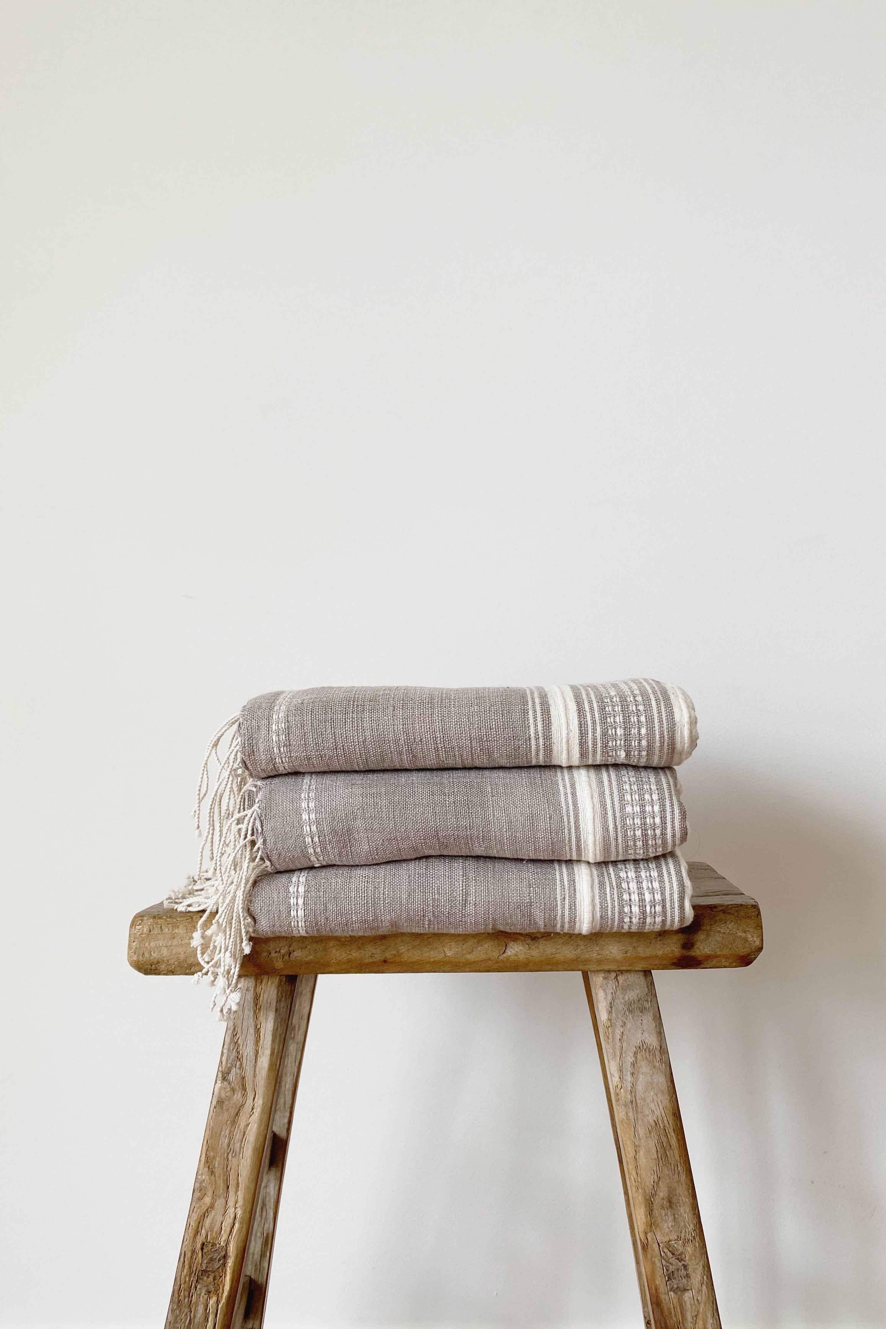 Cotton Handloomed Throw - Stone & Natural